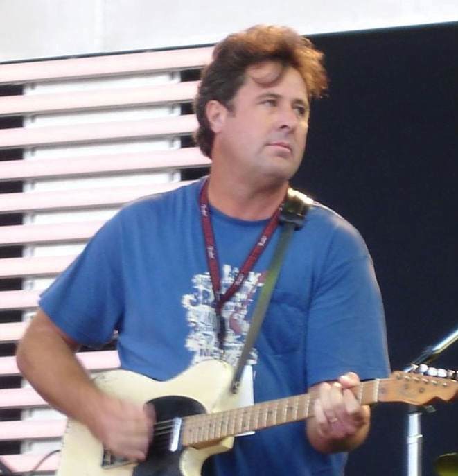 After being told not to sing about Jesus, Vince Gill steps on stage and ...