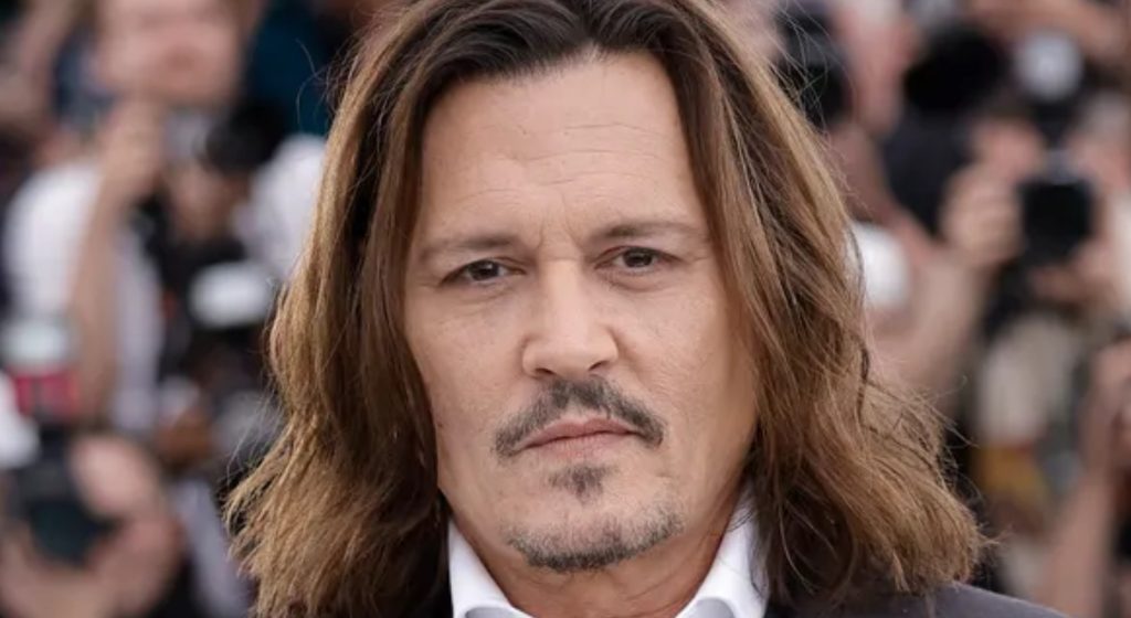 Johnny Depp's Fans Notice His 'Rotting' Teeth after He Held Back Tears ...