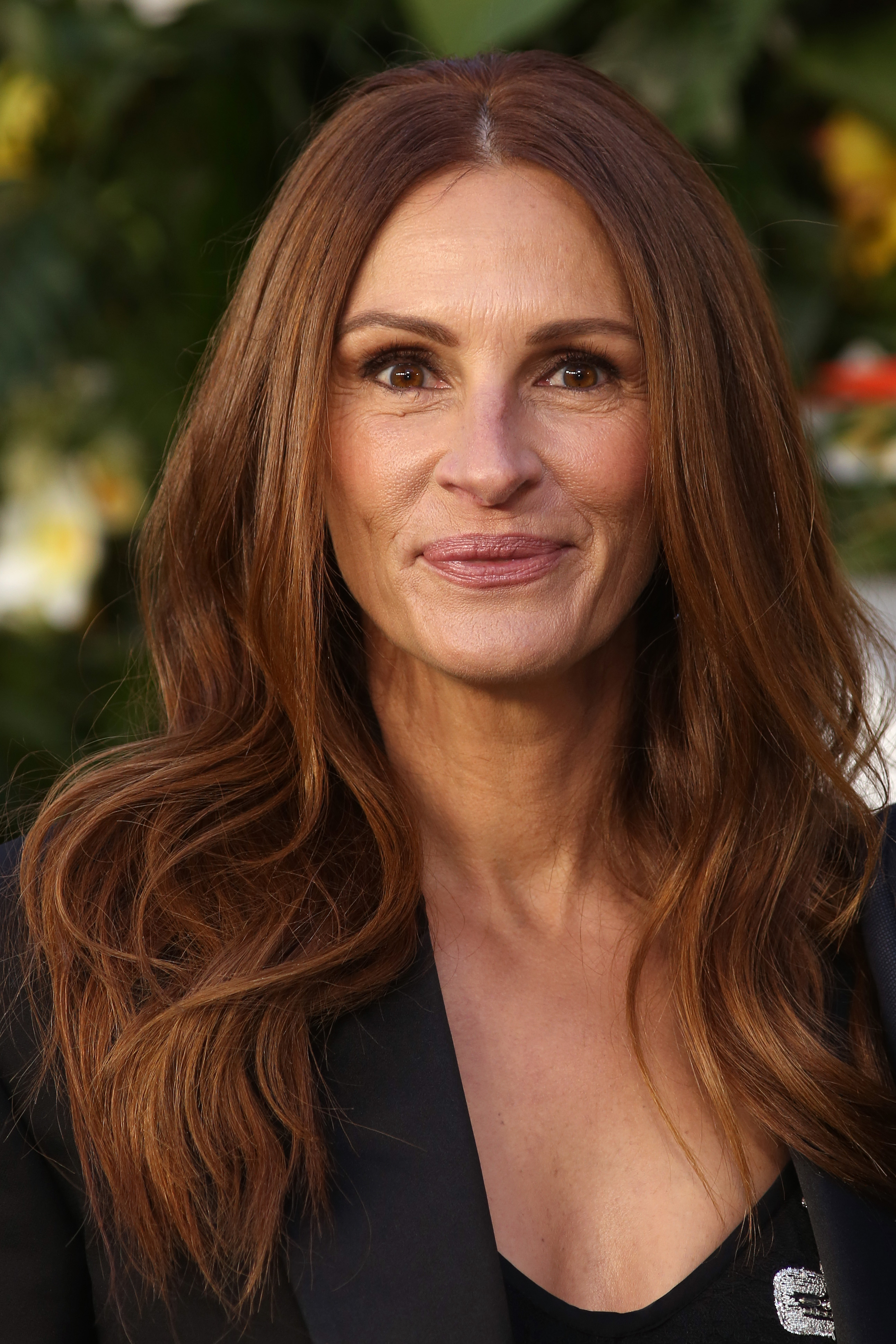 Julia Roberts Shows up with ‘Flat-Ironed Hair’ & Looking Different at ...